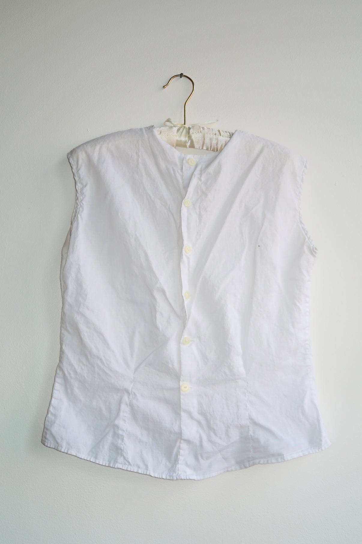 60s | White blouse – Elizabeth Bay